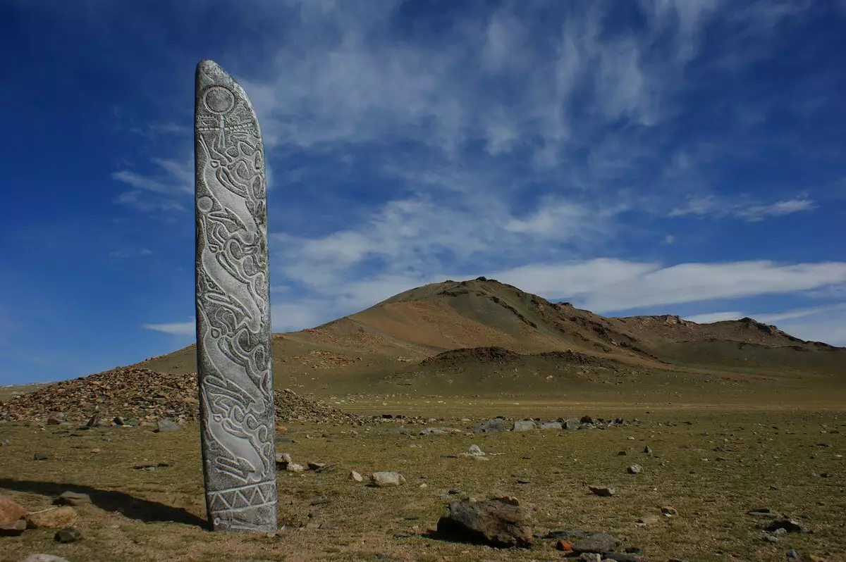 Cosa sono le pietre dei cervi? Segreti di fantastiche sculture che si trovano dalla Mongolia in Germania