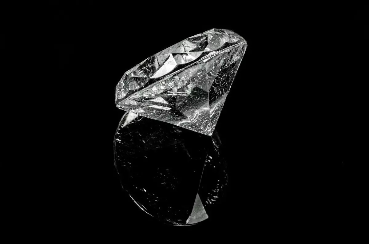 Алмаз вытрымаў рэкордная ціск, не змяніўшы структуру