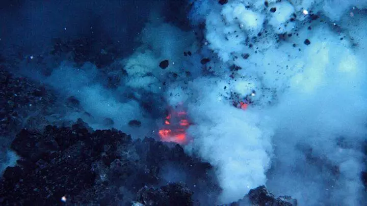 As erupcións subacuáticas foron inesperadamente poderosas
