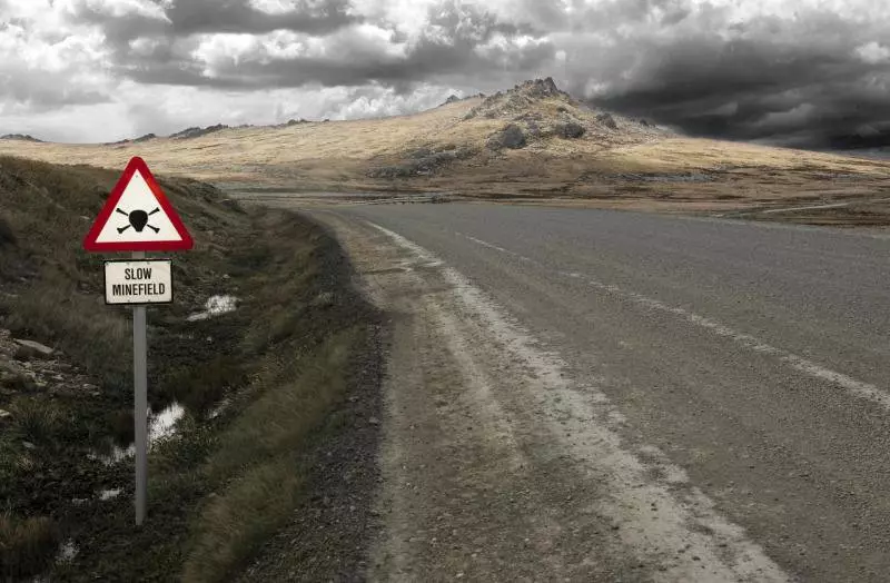 Minefield_road_sign _-_ Falklands.jpg