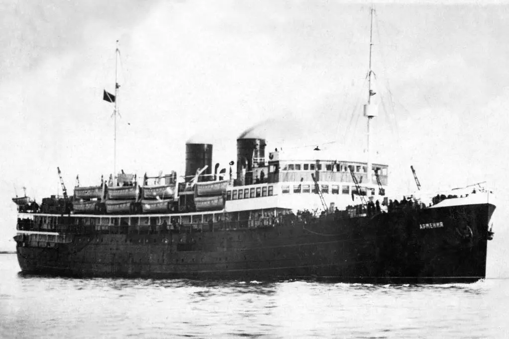 In de Zwarte Zee vonden ze het schip "Armenië", gedroogd door de Duitsers tijdens de Tweede Wereldoorlog