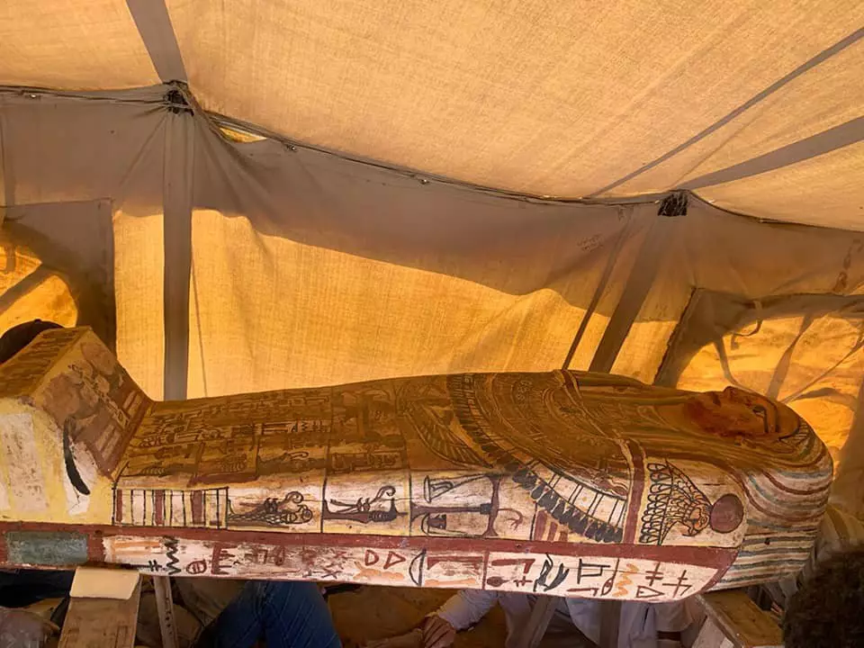 အီဂျစ်မှာနောက်ထပ် 14 နှစ်အရွယ်မိတဲ့ sarcophagus ကို 2 နှစ်အရွယ်မှာနှစ်ပေါင်း 2500 နှစ်ကြာတွေ့တယ်