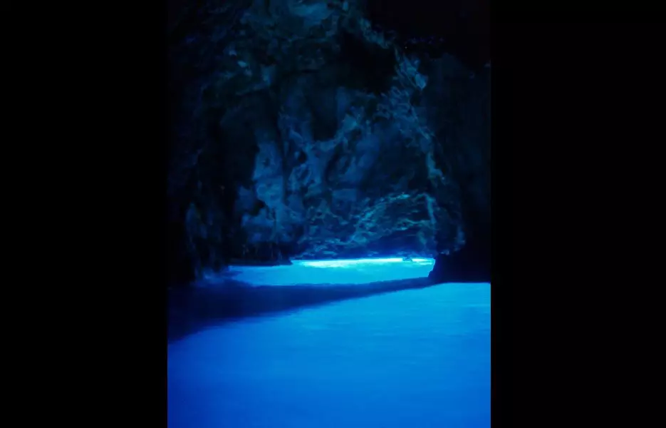 빛을 낼 수있는 동굴