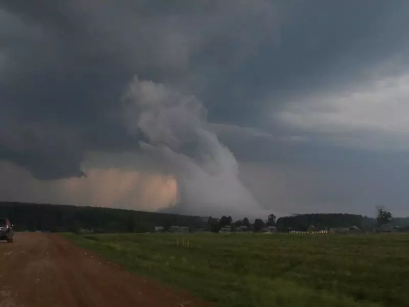 Ezohiko fenomenoa: Foggy tornado