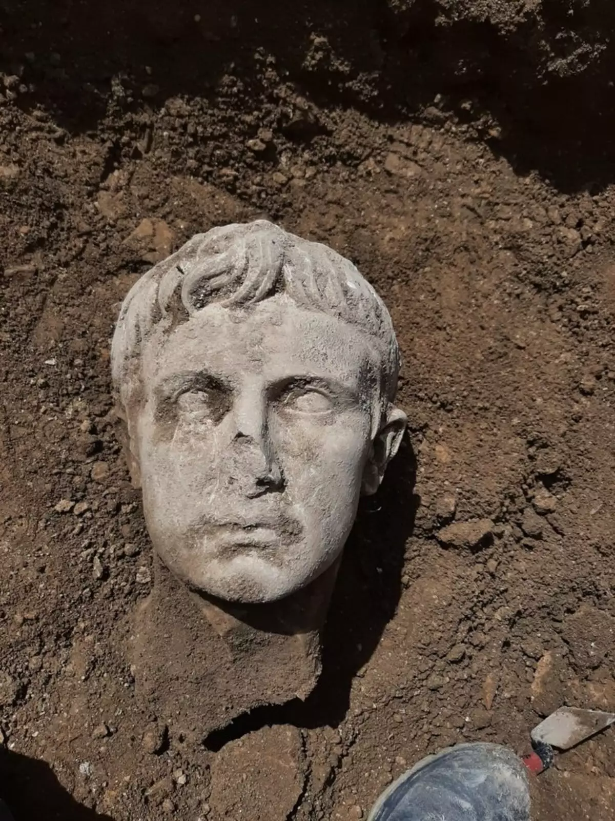 En Italia atopou o xefe de mármore do primeiro emperador Roma