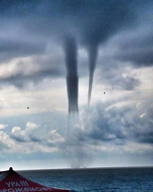 Water tornads n'elu Sochi: foto na video