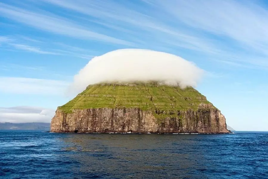 A ilha desabitada mais espetacular: foto e vídeo