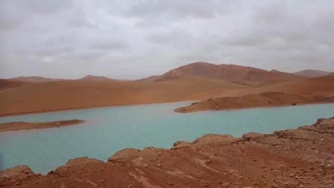 Ciklonas pasuko dykumą į ežerų kraštą: vaizdo įrašą