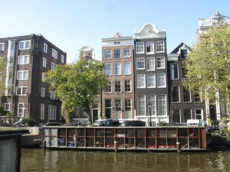 Nanị ụlọ ụlọ na-ese n'elu maka nwamba: Ahụmahụ Amsterdam