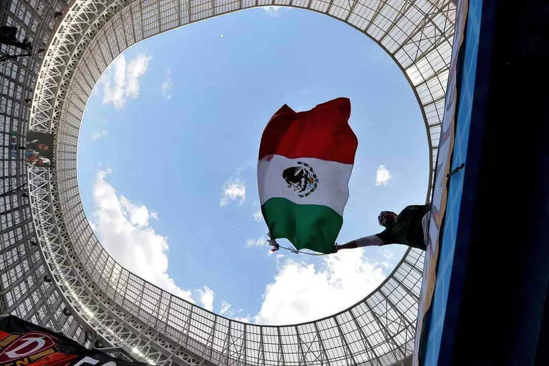 Jumping MEXICAN fans feroarsake in ierdbeving