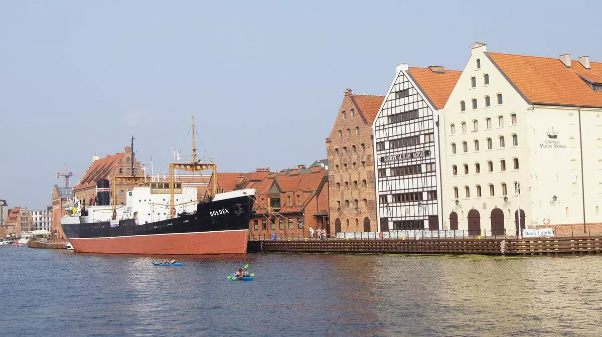 Gdansky ביי מאיים על דליפה של 1.5 מיליון ליטר של נפט מן המכלית sunken