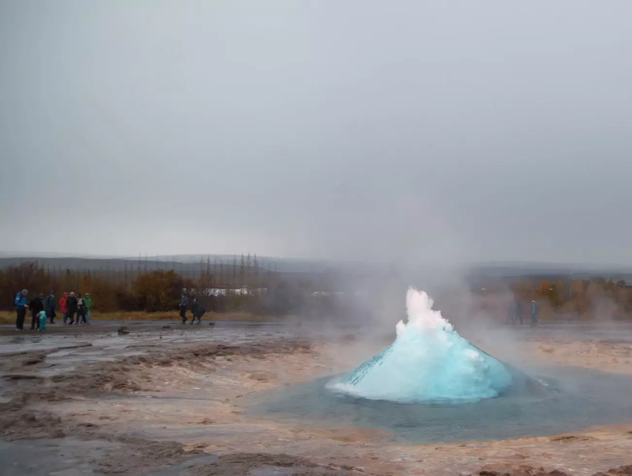 Իսլանդերեն Geyser դանդաղ շարժման մեջ. Հետաքրքրաշարժ գեղեցկություն