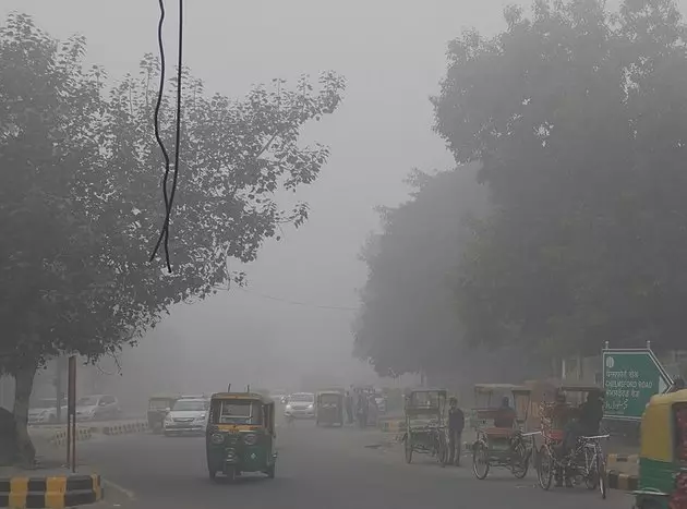 800px-low_visibility_due_to_smog_in_entry_of_chelmsford_road_new_delhi_31st_dec_2017_1m_dscn8819_1.jgg.