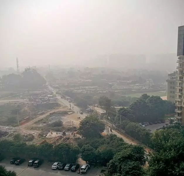 Smog_as_visible_in_the_gurgaon_area_near_delhi_on_nov_2016.jpg.