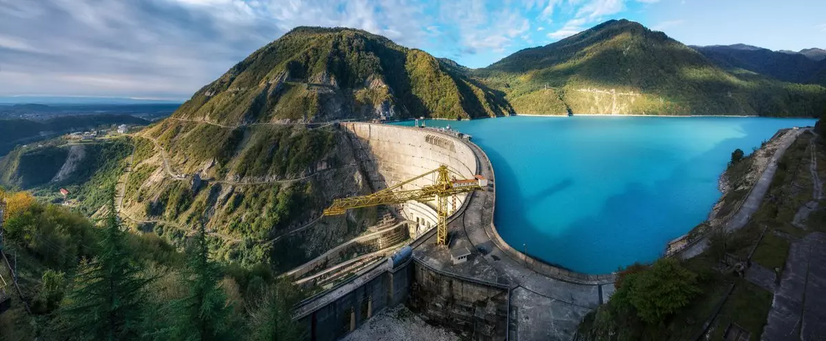 Georgia nel telaio: paese di montagne, vini e ospitalità