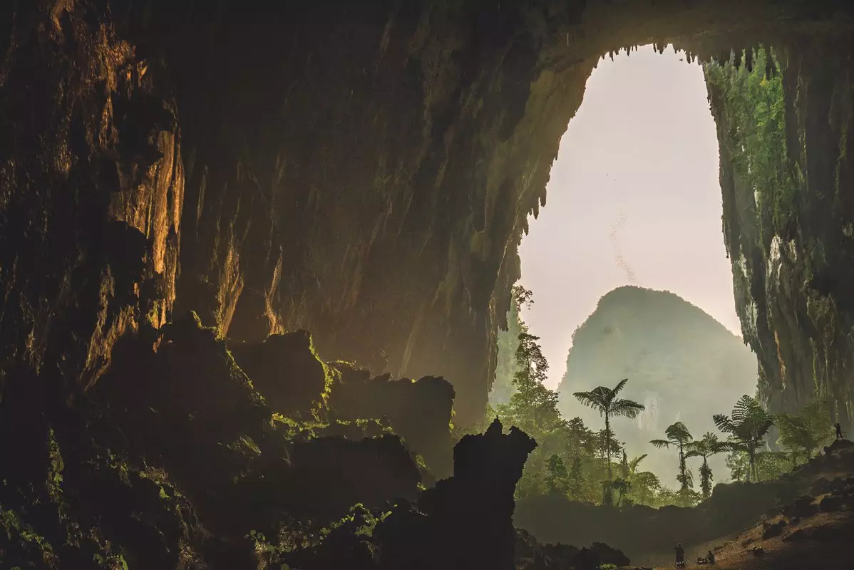 Στο υπόγειο βασίλειο: Οι σπηλαιολόγοι αποκαλύπτουν τα μυστικά των σπηλαίων του Cavimantan