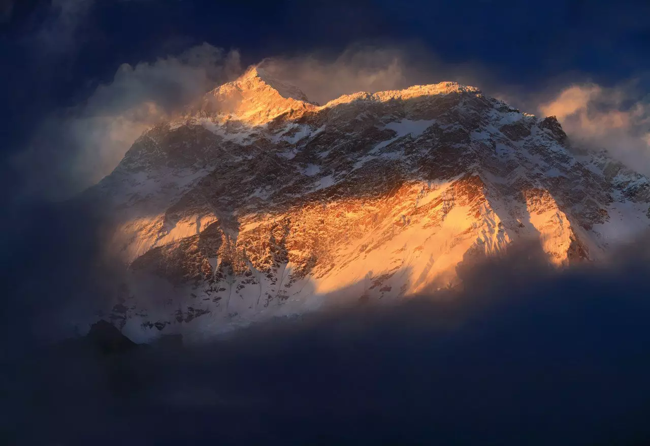 Macal Massif, Himalayas ។ លោក Ivan Kozorzov