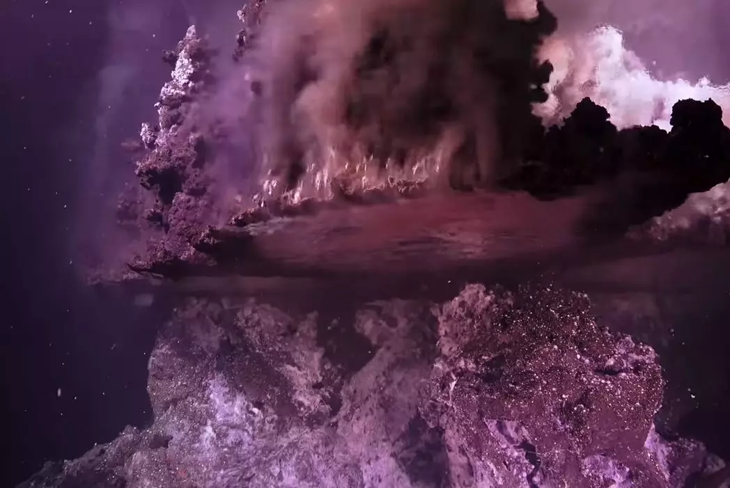 Підводні дзеркала: дивовижне відео з дна океану