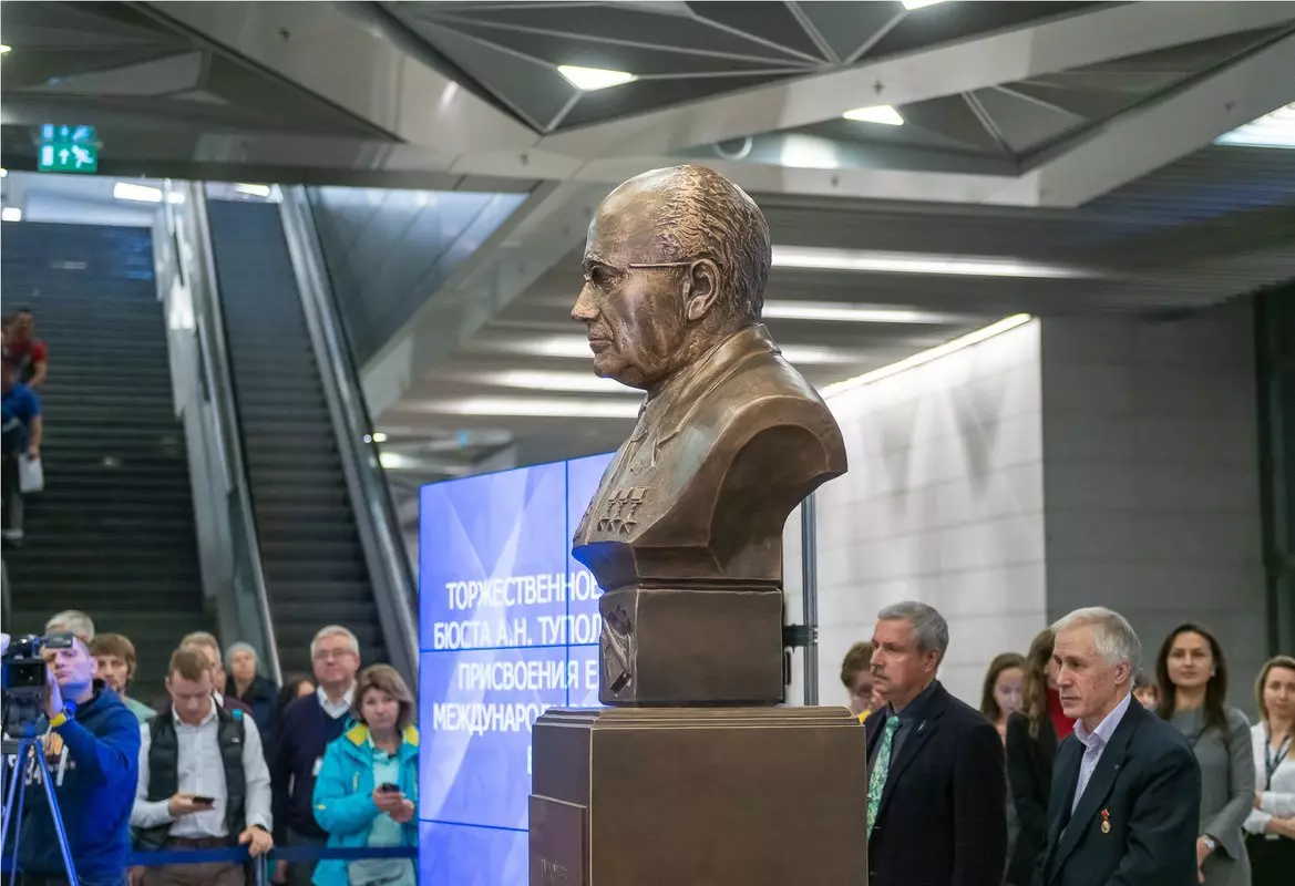 Neilltuodd Maes Awyr Vnukovo yr enw Andrei Tupolev yn swyddogol