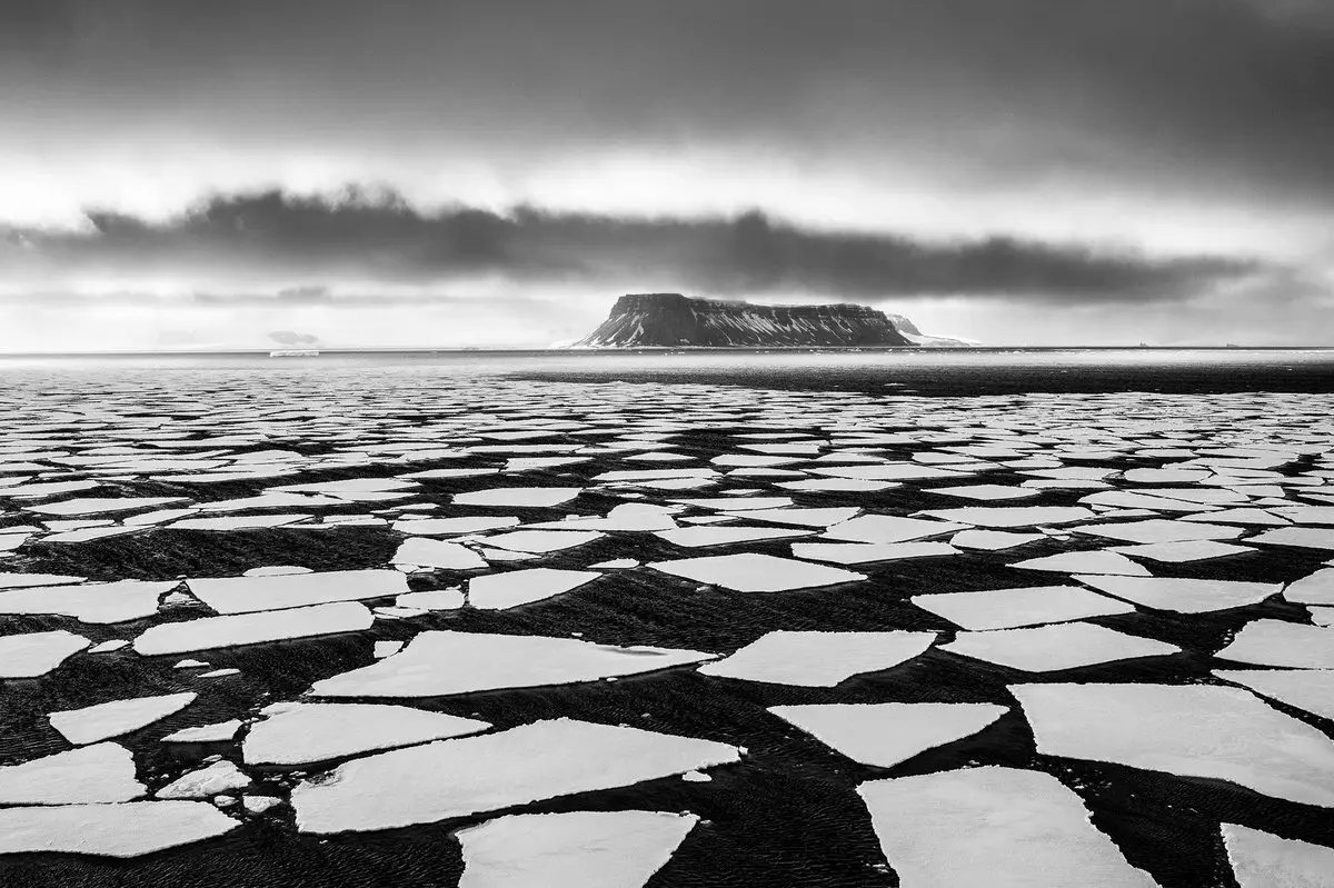 A l'Àrtic 35. Aquest és un rècord absolut en la història d'observacions.