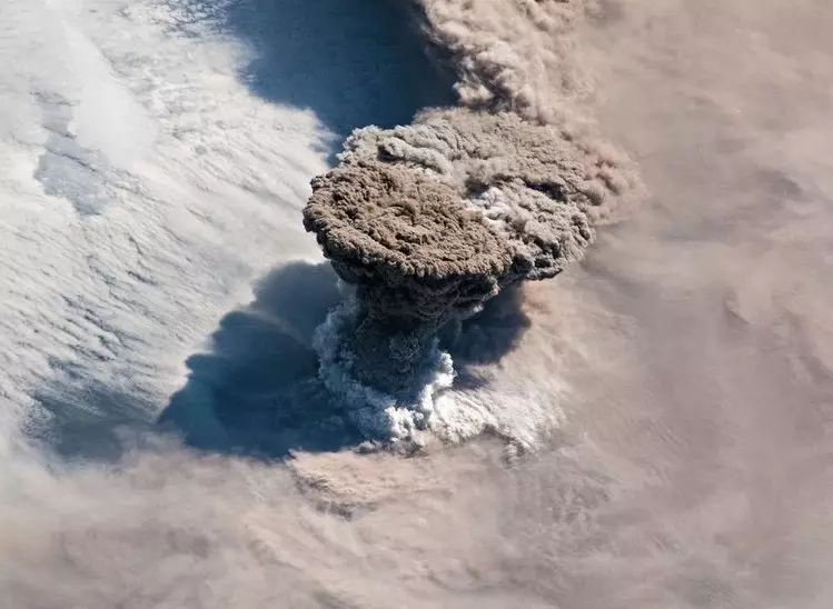 Raikok erupció: vista des de l'espai