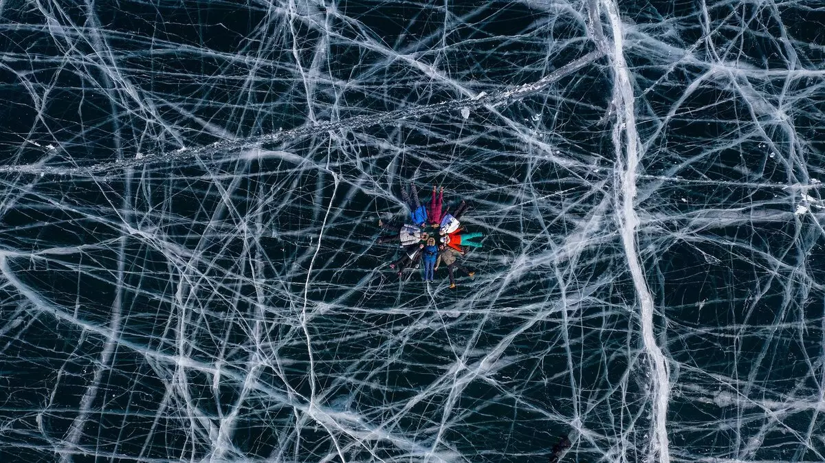 Baikāla, ledus, cilvēki. Foto: Kamenev