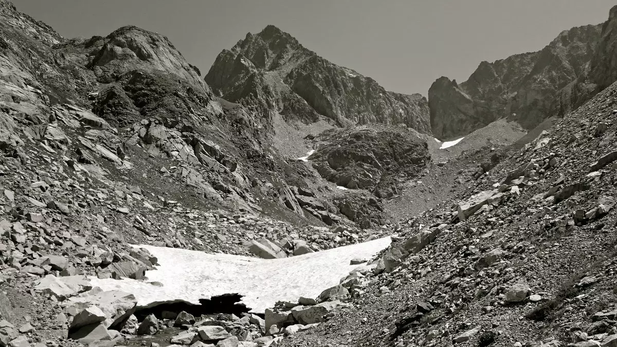 Saienitisi e vavalo le maliu o glaciers i pyrenees