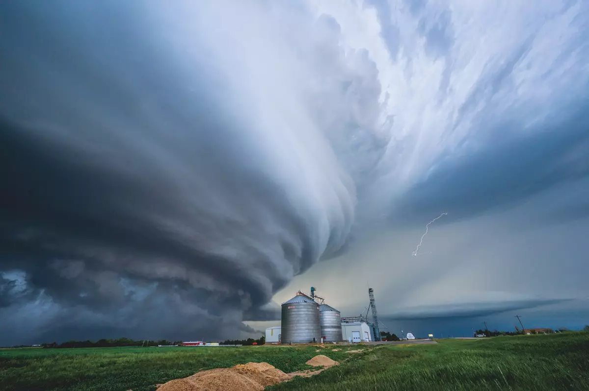 Apocalipsis Alas: foto emocionante en búsqueda de la tormenta