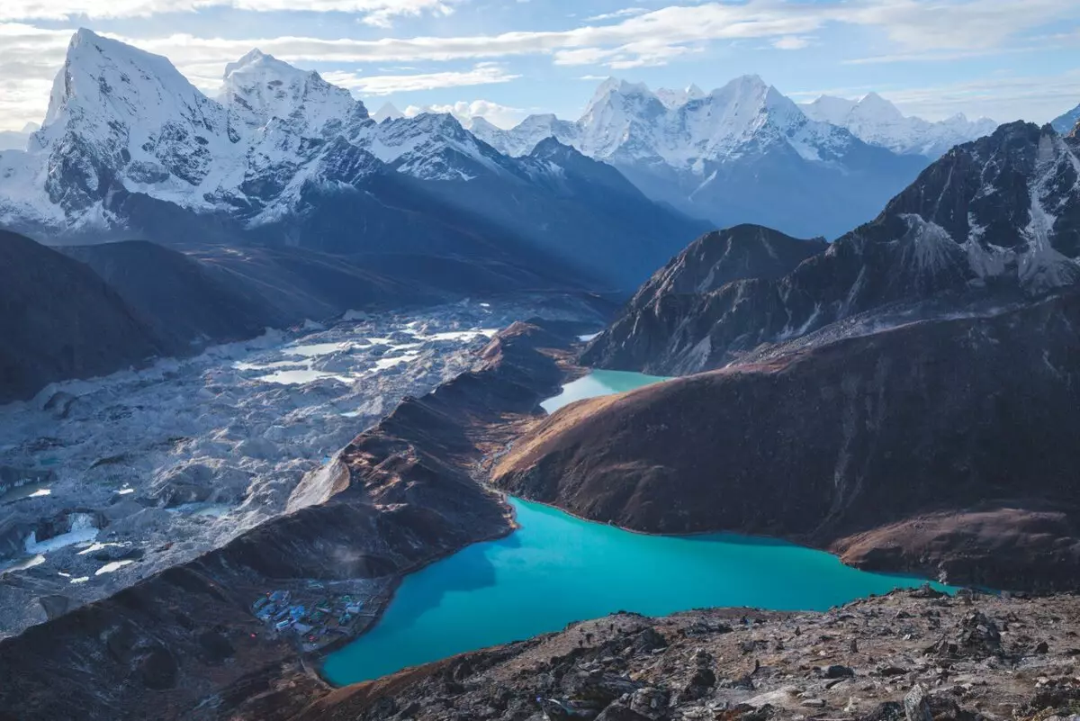 La supro de la mondo komencas fandi: kio estas danĝeraj glaciaj lagoj