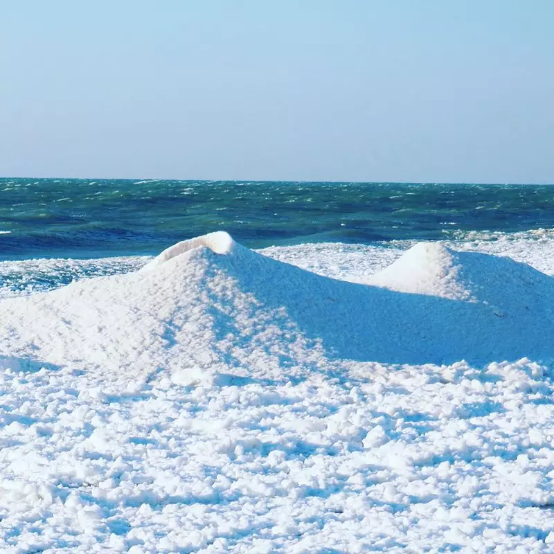 ELake Michigan, izintaba-mlilo ze-ICE zakhiwa: Ividiyo