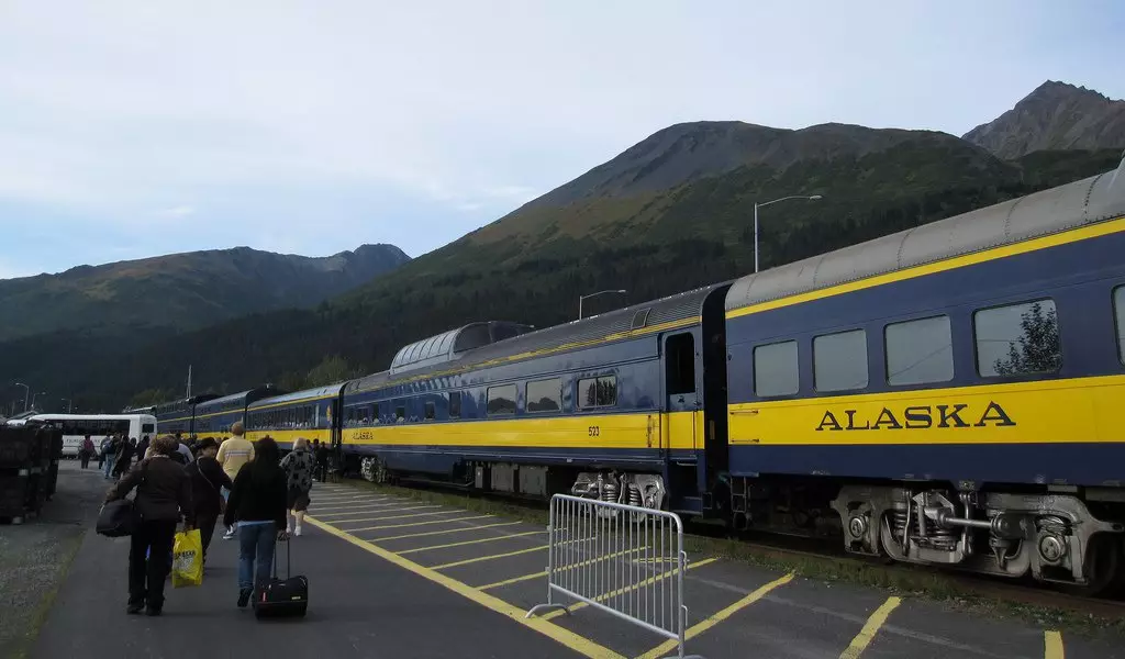 Alaska'da bir tren minibüsü var. O ikincisinden biri