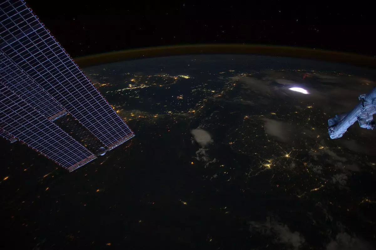 Sprits: foudre inhabituel découlant dans les couches supérieures de l'atmosphère