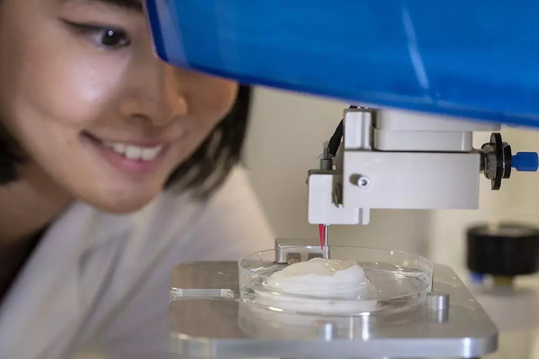 3D प्रिंटर कान आणि नाक वर ब्रिटिश शास्त्रज्ञ मुद्रित आहेत