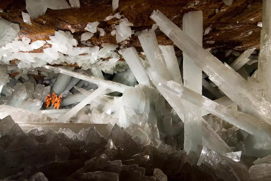 Como foi a famosa cova de cristal baixo a cidade de Nike