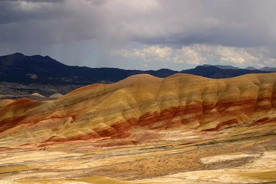 Giunsa ang Motley Hills nga nagpakita sa Oregon