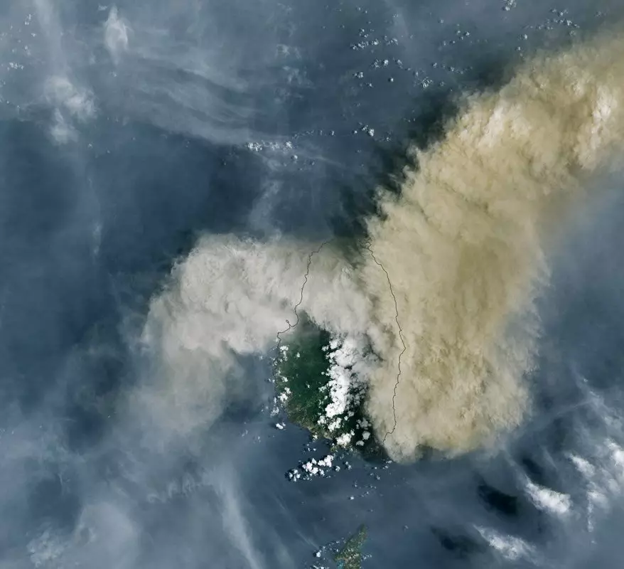 "Caribbean Volcano" išsiveržimas: nuotrauka NASA