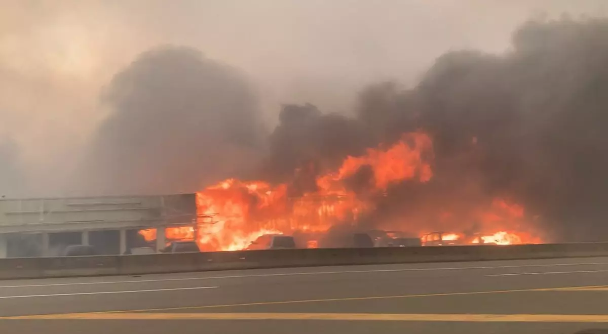 En forferdelig brann storm dekket britisk columbia: foto og video