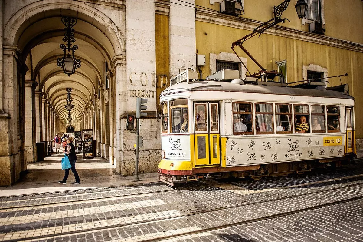 Taishene e ipitsang: Litulo tsa maeto tsa lisbon ho tsoa ho Traveller ea NG