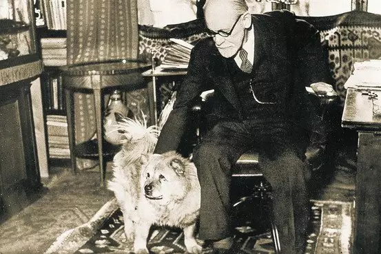 Die hond gehelp Sigmund Freud te spandeer sessies met pasiënte
